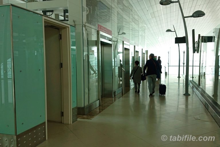 エミレーツ航空 EK209 ドバイ → アテネ | Emirates B777-300ER Business Class Dubai to ...