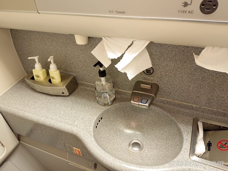 キャセイパシフィック CX906 マニラ → 香港 | CATHAY PACIFIC B777-300 Business Class ...